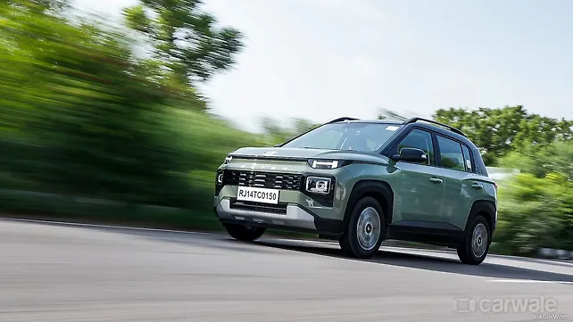 Maruti Fronx AMT vs Hyundai Exter AMT: Space, Features, Mileage ...