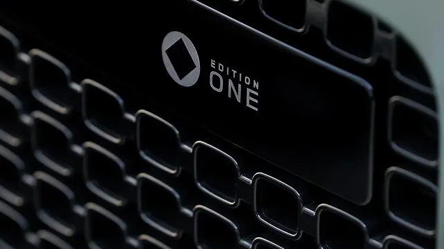 Land Rover Defender Octa with Twin Turbo V8 Launched in India | CarTrade