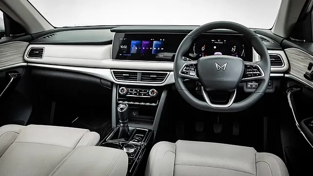 5-seater variants of Mahindra XUV700 discontinued | CarTrade