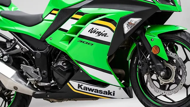 Kawasaki Ninja 300 [2025] 360 view - BikeWale
