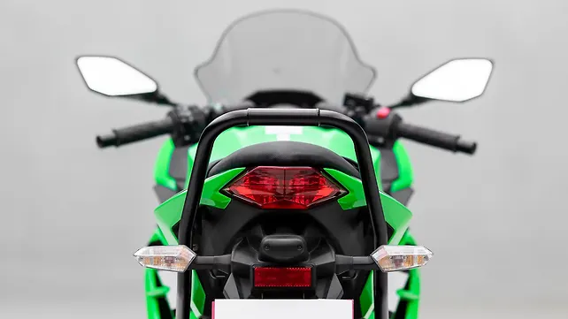 Kawasaki Ninja 300 [2025] 360 view - BikeWale