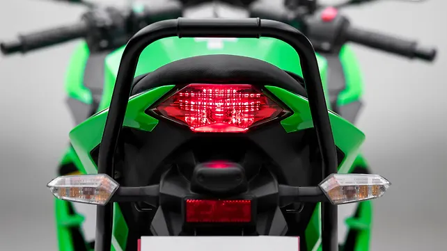 Kawasaki Ninja 300 [2025] 360 view - BikeWale