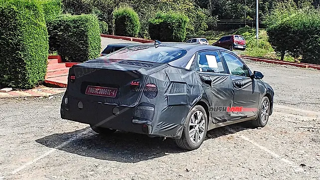 Hyundai Verna Facelift Spied Testing in India - CarWale