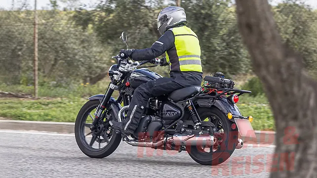 New Royal Enfield Super Meteor 650 Spotted Testing - BikeWale