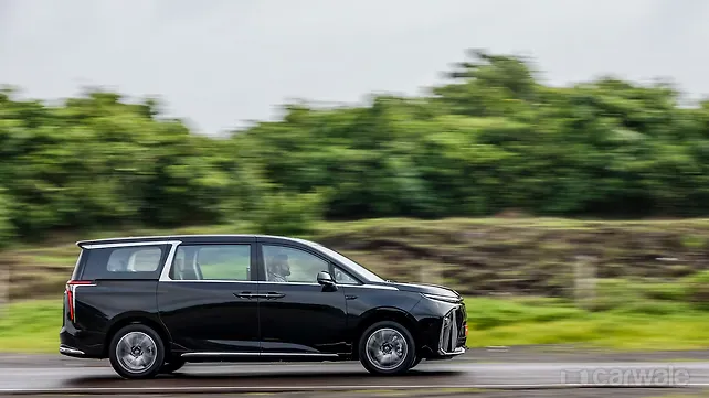 MG M9 First Drive Review - CarWale