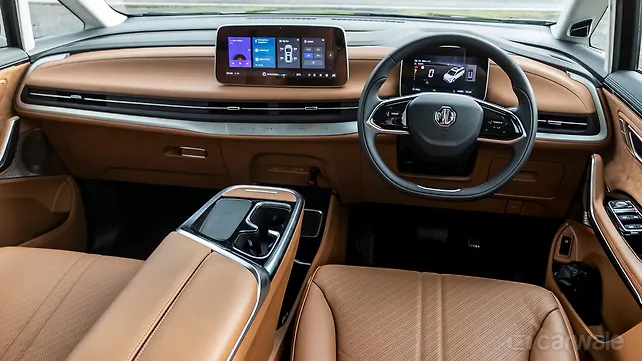 MG M9 First Drive Review - CarWale