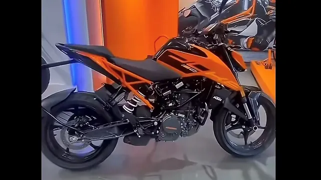 KTM 160 Duke Available in 3 Colours - BikeWale
