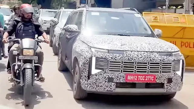 Hyundai Venue Facelift Spied: Curved Dual-cluster Setup Visible - CarWale