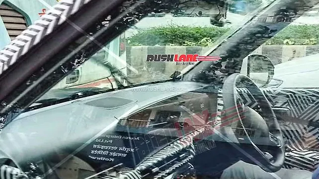 Hyundai Venue Facelift Spied: Curved Dual-cluster Setup Visible - CarWale