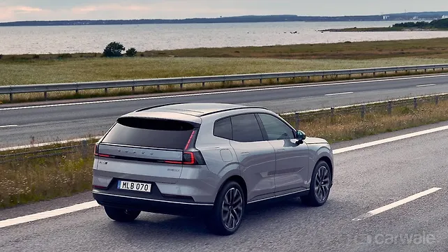 Volvo XC70 Plug-In Hybrid Revealed: Now in Pictures - CarWale