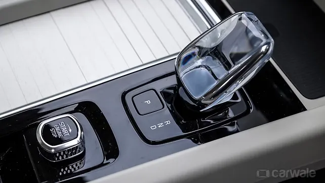 XC60 B5 Ultra on road Price | Volvo XC60 B5 Ultra Features & Specs