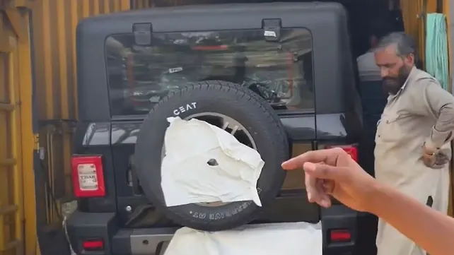 Mahindra Thar 3-door Facelift Spied at Dealer Stockyard - CarWale