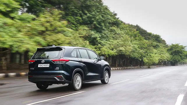Toyota Innova Hycross Hybrid Real-World Mileage Tested - CarWale