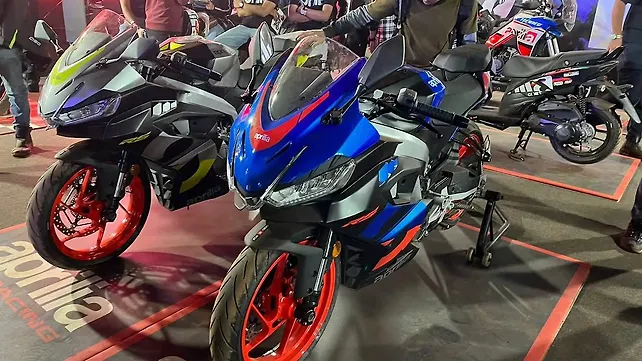 Aprilia RS 457 New Colours Unveiled at India Bike Week 2025 - BikeWale