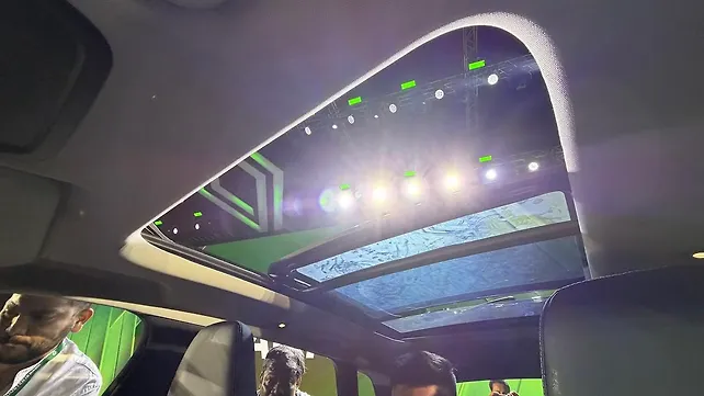 Renault Duster Unveiled: It’s All Turbo! | CarTrade