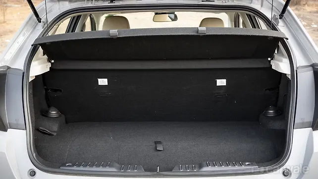 2025 Tata Altroz CNG Manual First Drive Review - CarWale