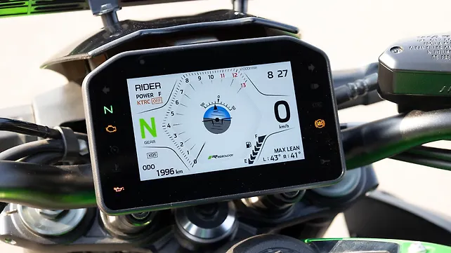Kawasaki Z900 Price - Mileage, Images, Colours | BikeWale