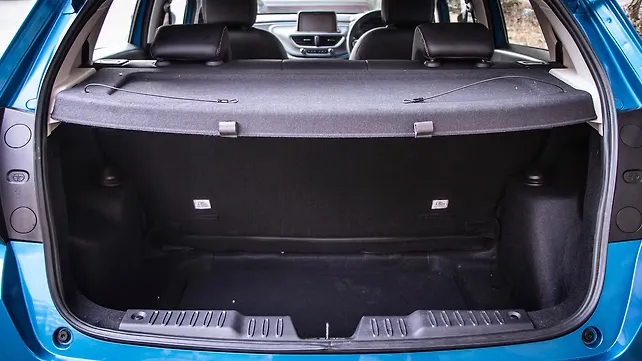 Tata Altroz Price - Images, Colours & Reviews - CarWale