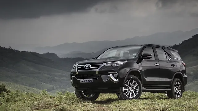 Toyota Fortuner Review: Pros and Cons - CarWale