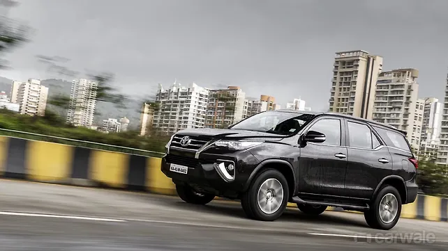 Toyota Fortuner Review: Pros and Cons - CarWale