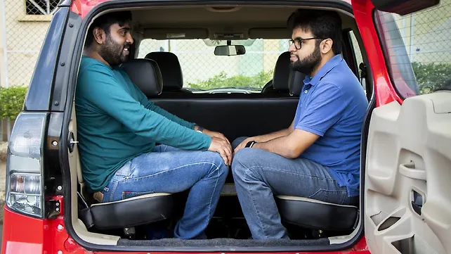 Mahindra TUV300 Review: Pros and Cons - CarWale