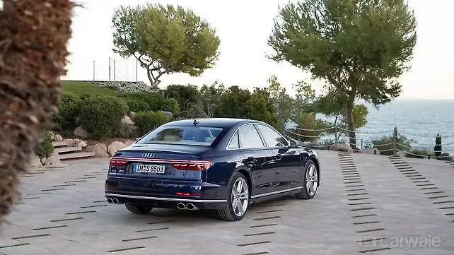 Audi S8 breaks cover with 563bhp V8 - CarWale