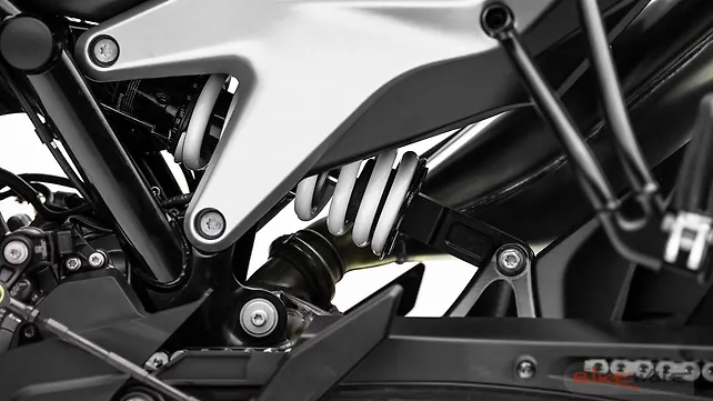 KTM Duke 790 Price, Images & Used Duke 790 Bikes - BikeWale