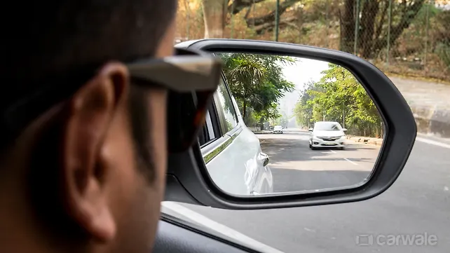 How to adjust car mirrors in three steps - CarWale