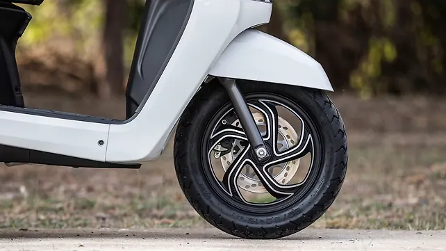 TVS iQube 360 view - BikeWale