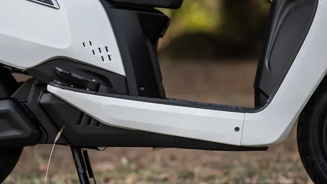 TVS iQube 360 view - BikeWale