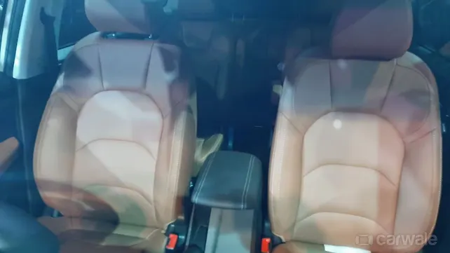 MG Hector Plus showcased at the Auto Expo 2020 - CarWale