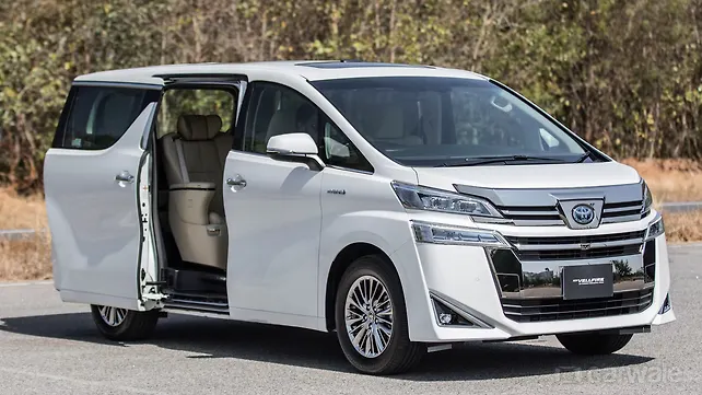Toyota Vellfire First Drive Review - CarWale