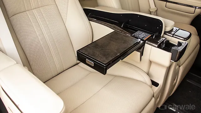 Toyota Vellfire Price - Images, Colours & Reviews - CarWale