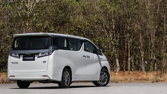 Toyota Vellfire First Drive Review - CarWale
