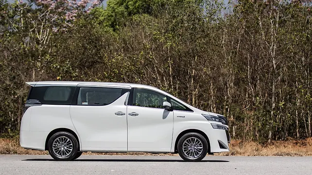 Toyota Vellfire Price - Images, Colours & Reviews - CarWale