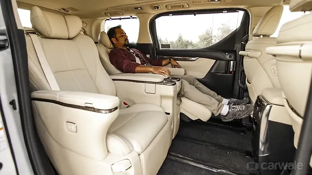 Toyota Vellfire driven - Now in pictures - CarWale