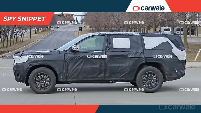 Three-row Jeep Grand Cherokee spied - CarWale