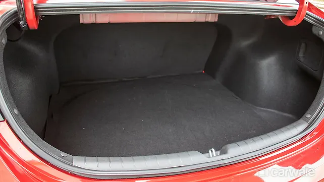 Hyundai Verna vs Maruti Ciaz: Interior Dimensions compared - CarWale