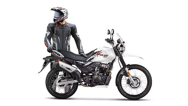 Hero Xpulse 200 BS6 gets new seat cover options and motocross helmet ...