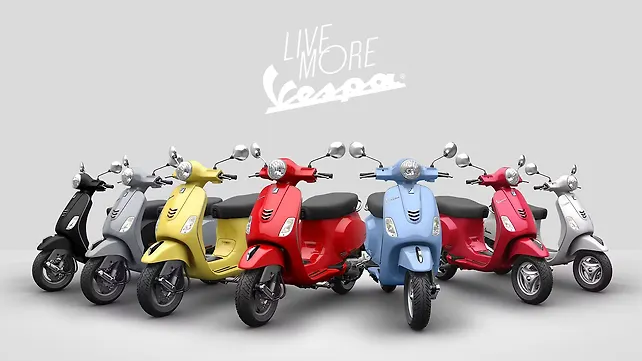 Vespa VXL 150 Right Front Three Quarter Image - BikeWale