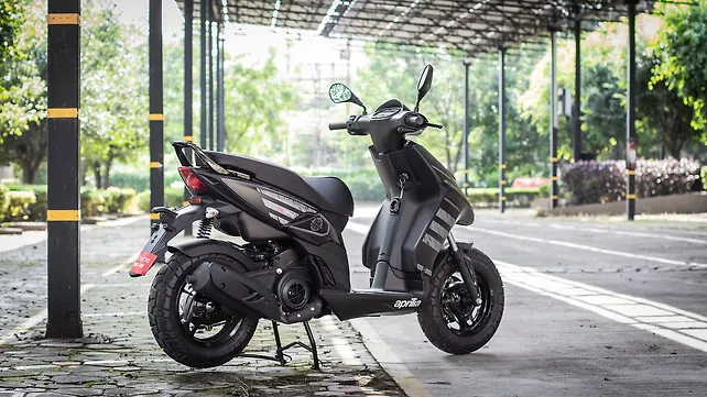 Aprilia Storm 125 Front Tyre Image - BikeWale