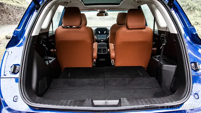 MG Hector Plus Diesel Manual First Drive Review - CarWale