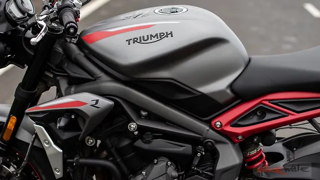 Triumph Street Triple R Price - Mileage, Images, Colours | BikeWale