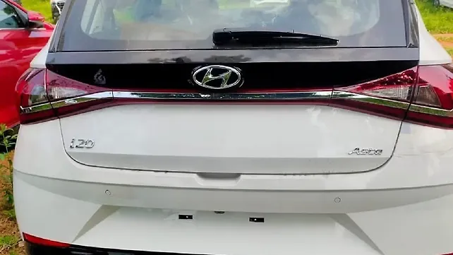 New Hyundai i20 spotted at dealerships ahead of launch - CarWale