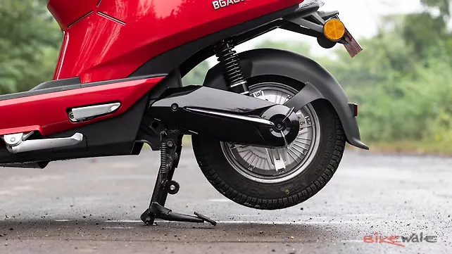 BGauss B8 electric scooter: First Ride Review - BikeWale