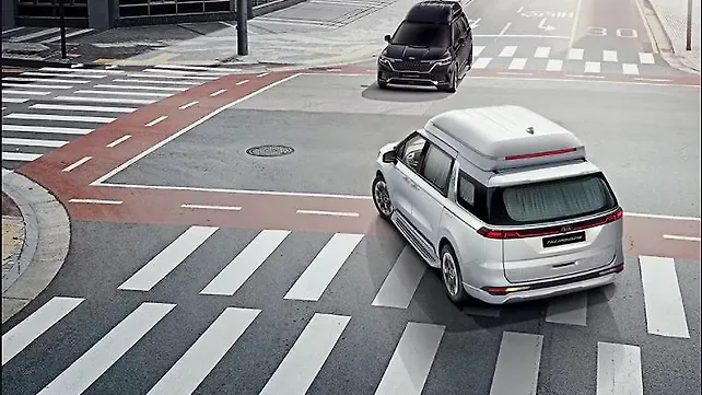 2021 Kia Carnival Hi-Limousine variant revealed globally - CarWale
