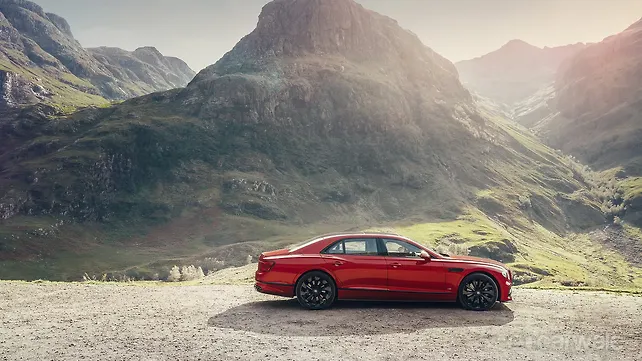 Bentley Flying Spur V8 debuts with 542bhp - CarWale