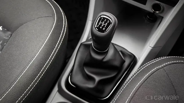 टाटा टियागो प्राइस - फोटो, माइलेज, कलर - CarWale