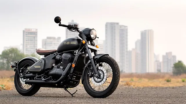 Jawa Perak Front Turn Indicators Image - BikeWale