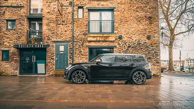 Mini Clubman and Countryman painted sinister black in new Shadow ...
